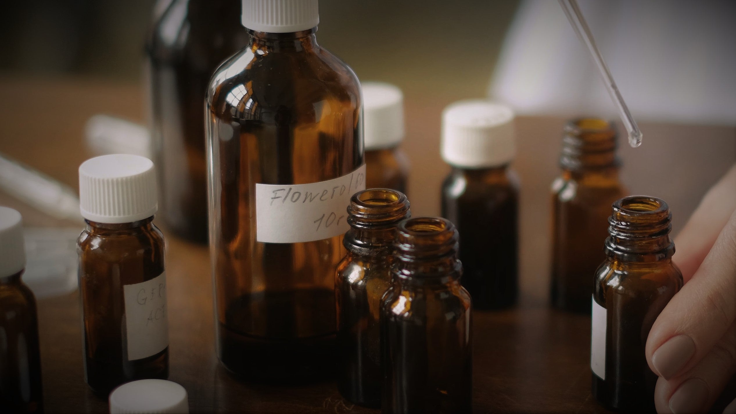 How to Wear Oil Perfume – The Parfum Apothecary